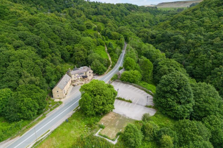 Ladybower Inn, Peak District | Stockists of Batemans Beers