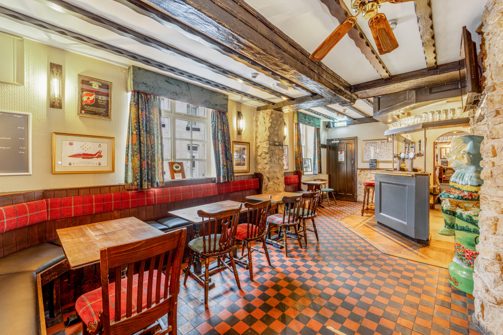 Queen in the West | Lincoln | Batemans Pubs